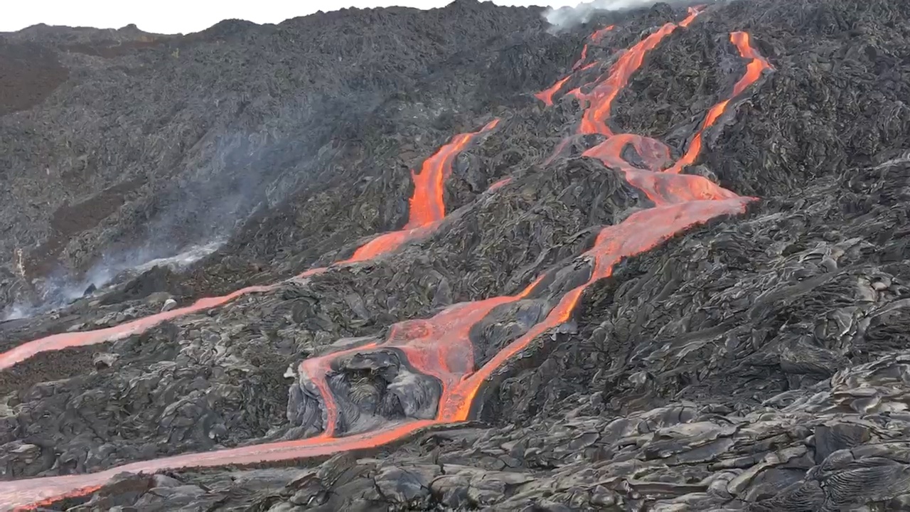 VIDEO: Lava Tour Guide Captures “Serious Action” In Recent Days