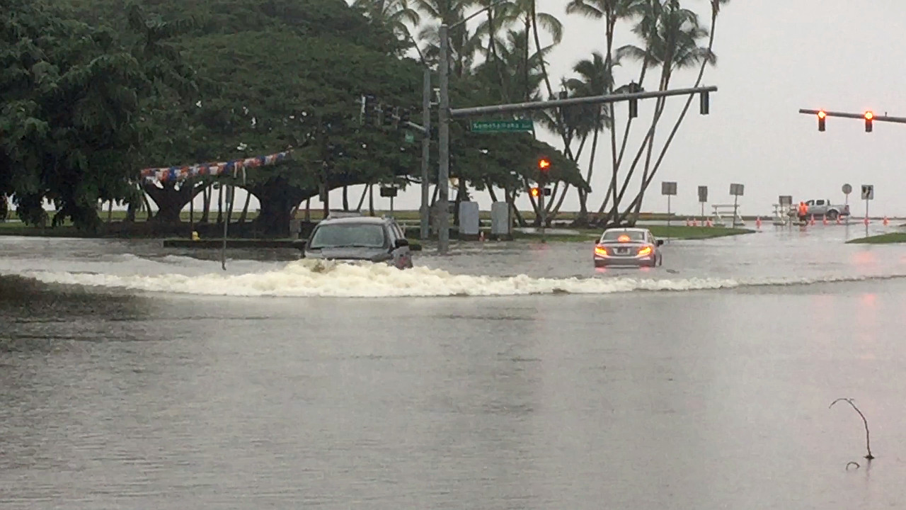 VIDEO: Flooding Closes Hilo Roads, Swamping Motorists