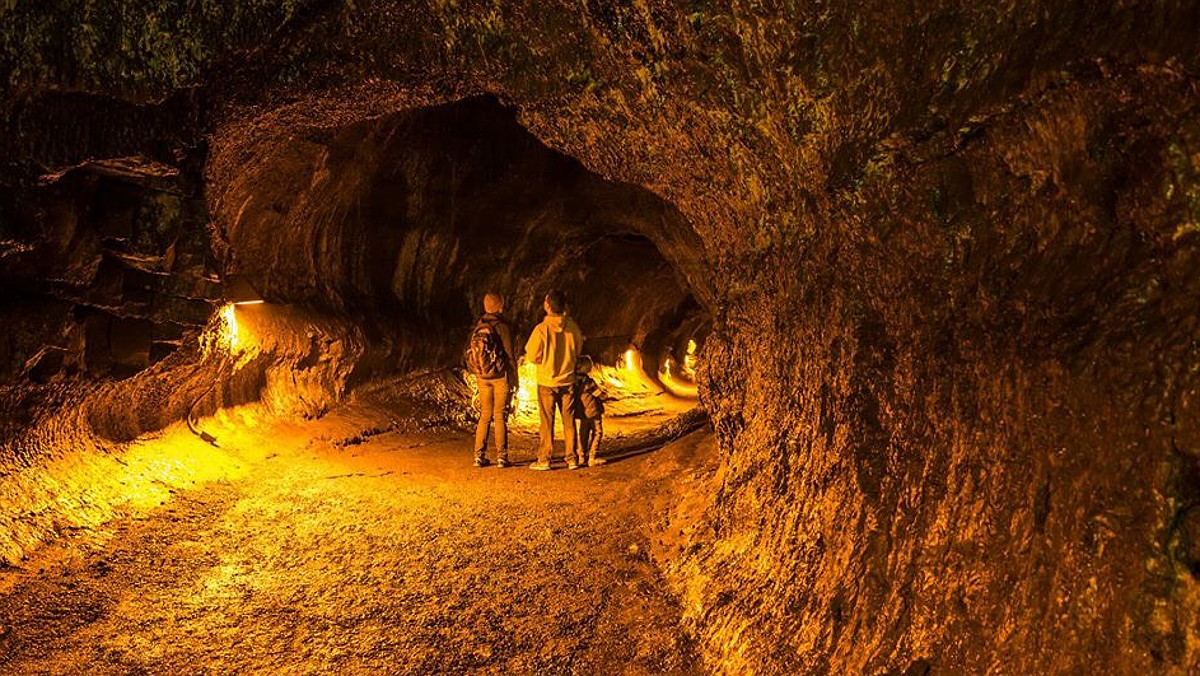 Hawaii Volcanoes Offers Lights Out Visits To Lava Tube