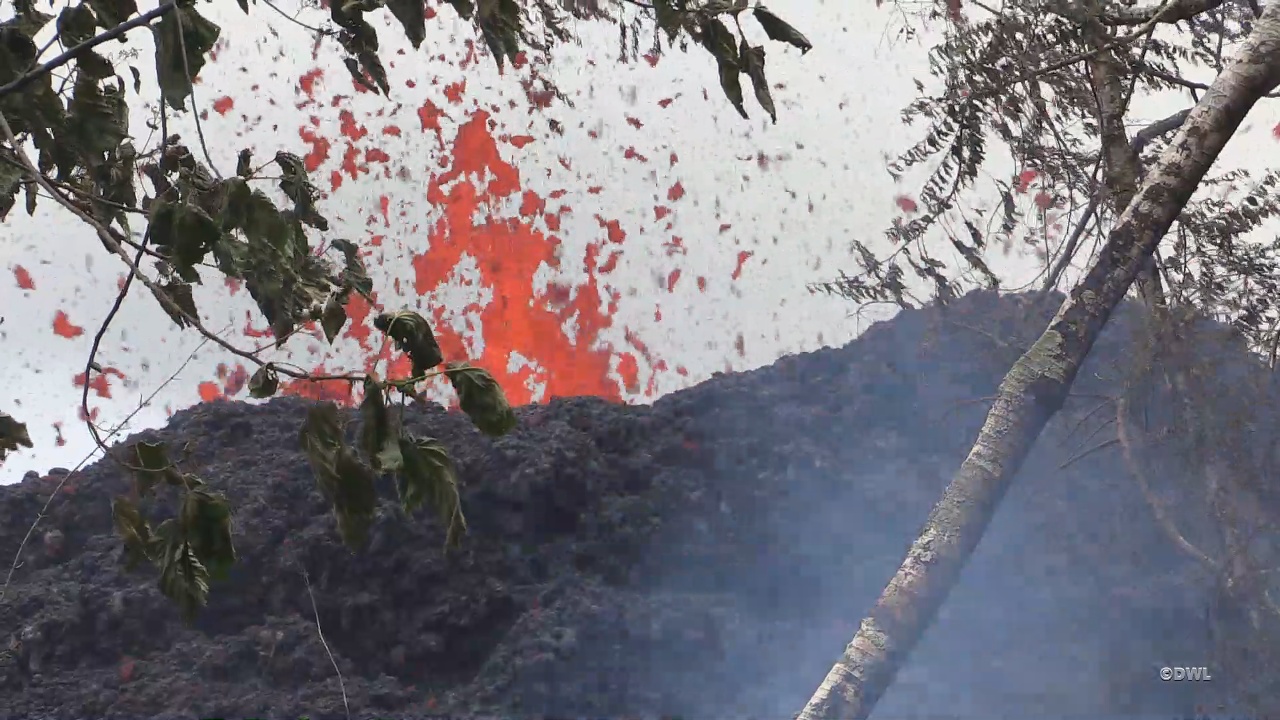 VIDEO: Fearing Isolation, Lower Puna Residents Evacuate