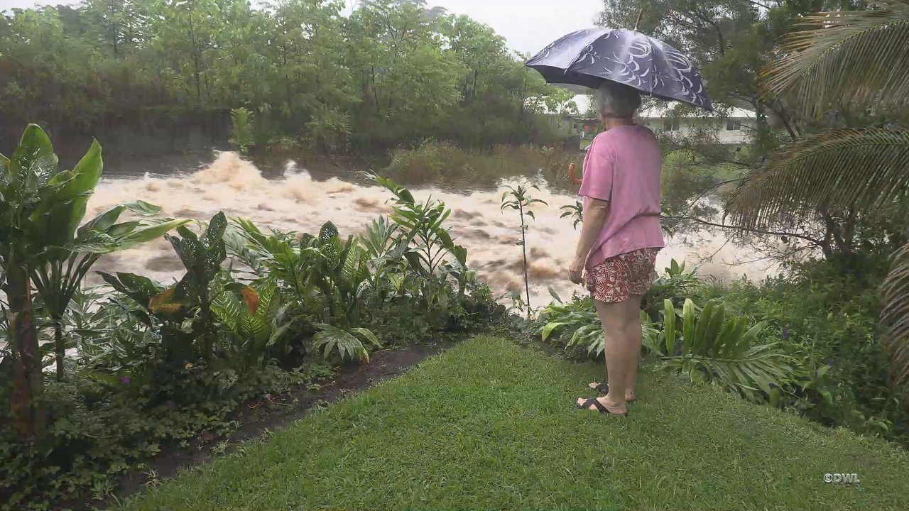 VIDEO: Hurricane Floods Stir Rain-Hardened Hilo Residents
