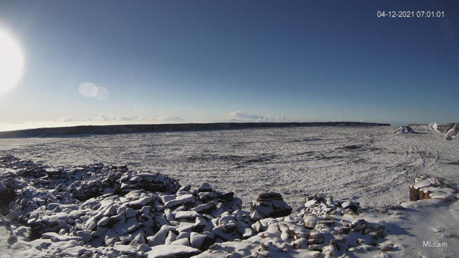 Fresh Snow Covers Hawaiʻi Island Summits