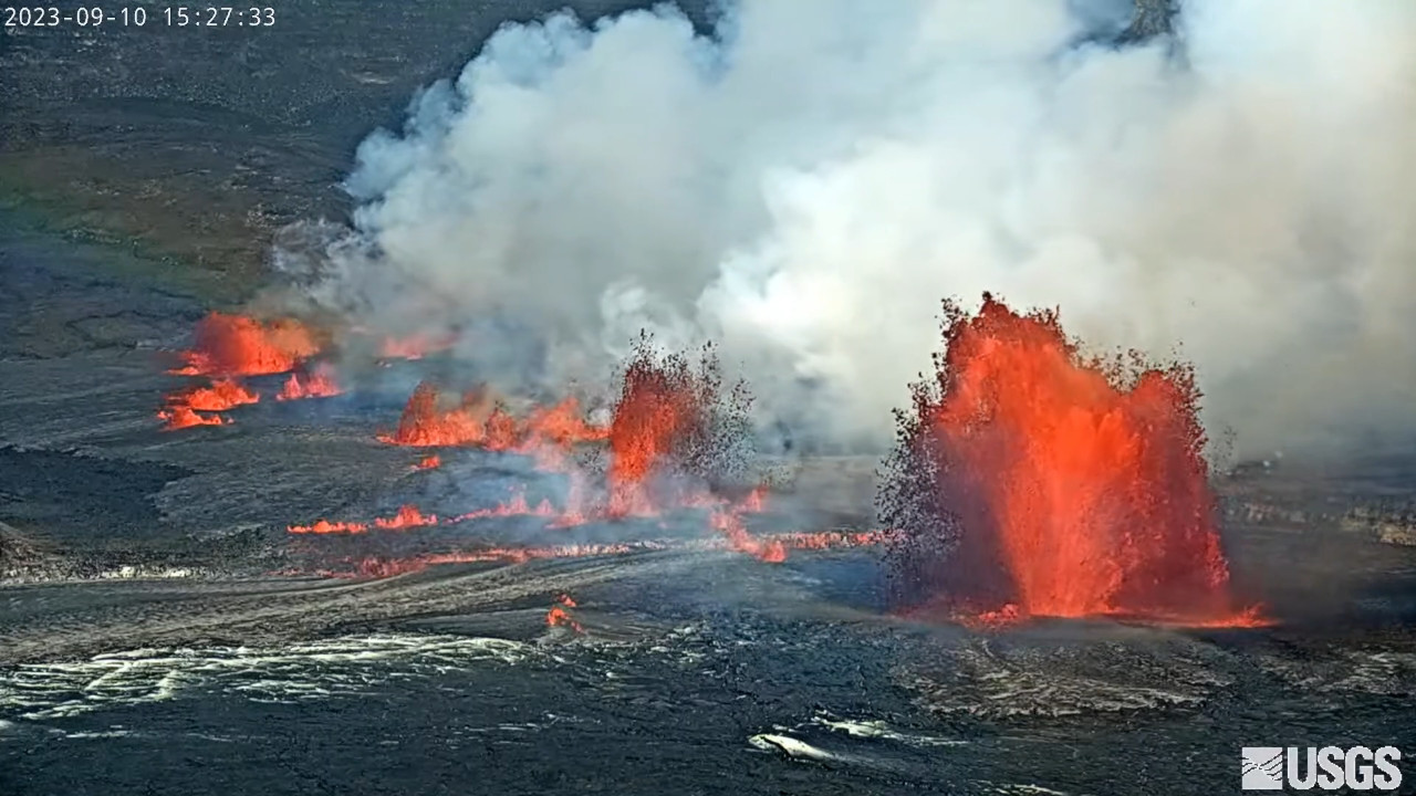Kilauea Volcano Eruption Starts At Summit With High Lava Fountains