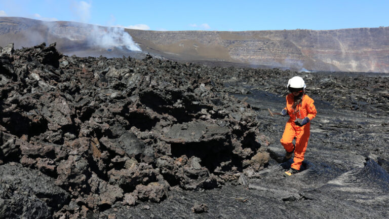 Kīlauea Volcano Update: Scientists Visit Summit Caldera – Big Island ...