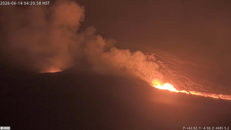 Lava Flows Begin Before Kilauea Eruption Episode 49 – Big Island Video News